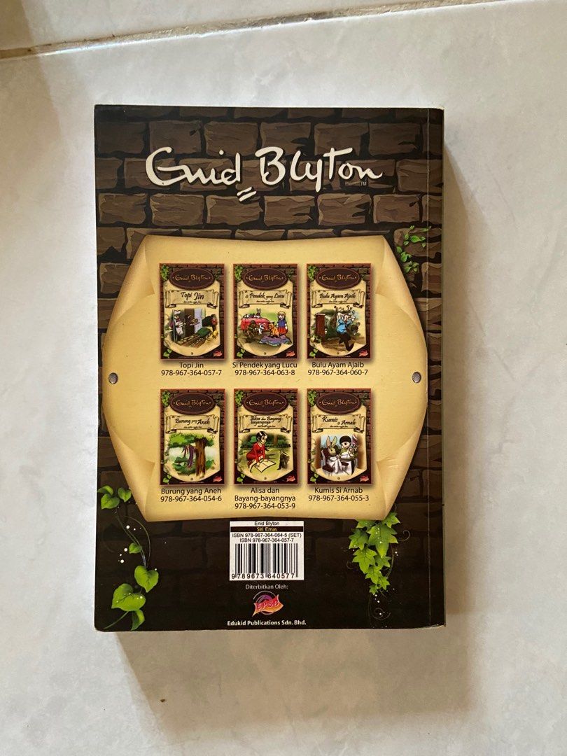 preloved book- Topi Jin Guid Blyton, Hobbies & Toys, Books & Magazines, Storybooks on Carousell