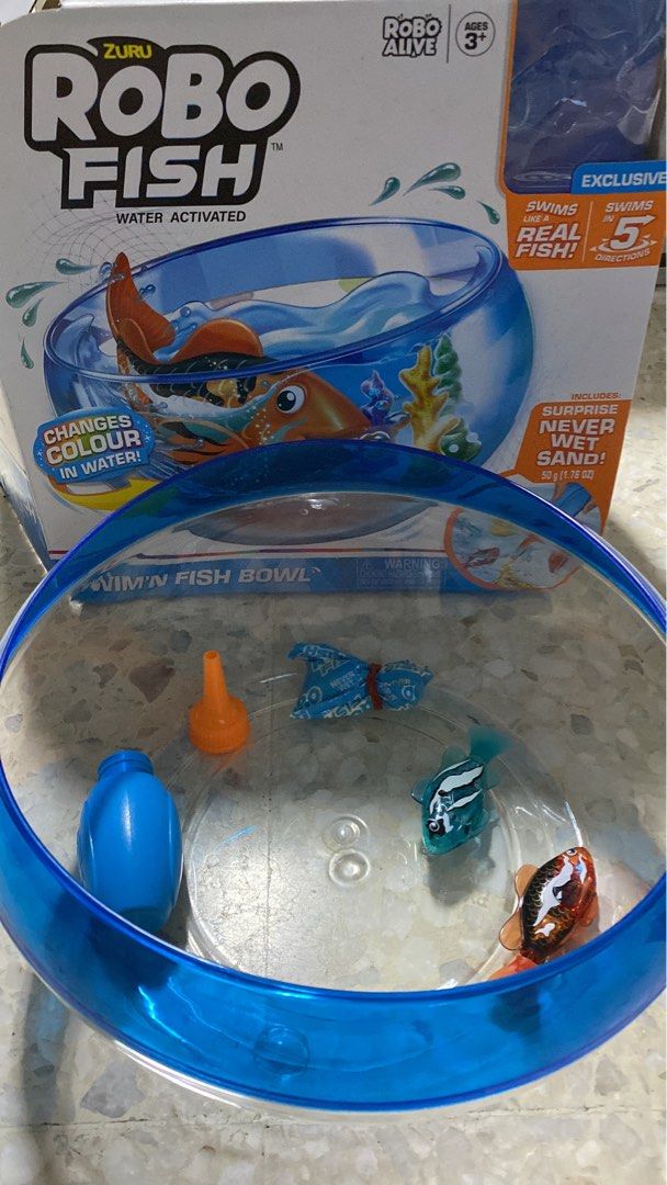Robo fish tank with 2 fishes, Hobbies & Toys, Toys & Games on Carousell