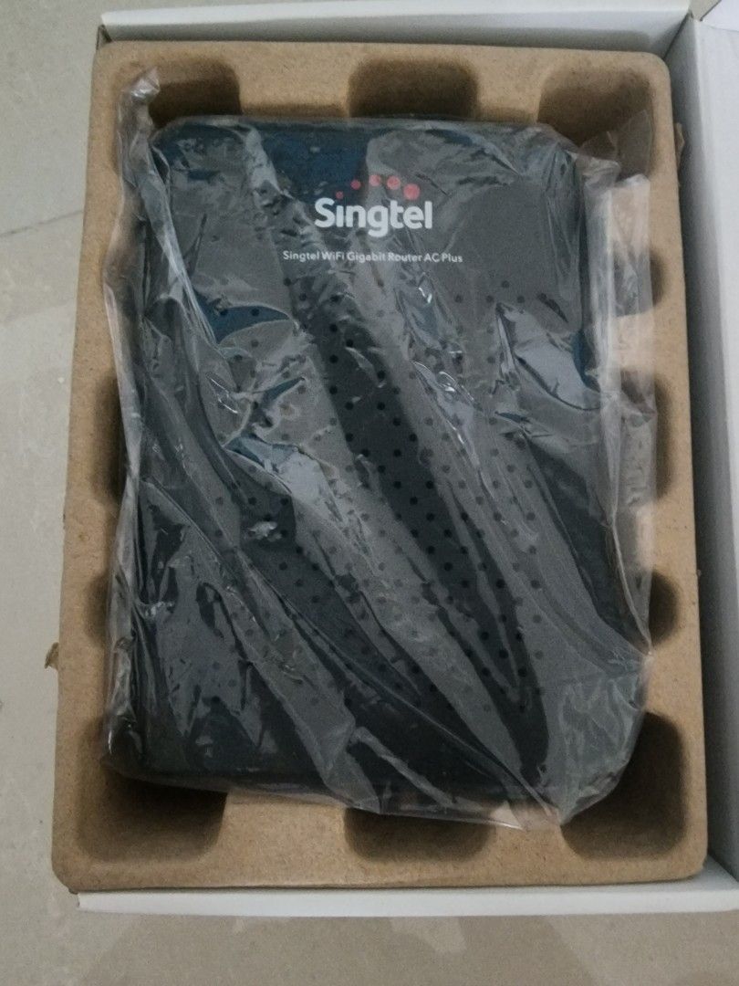 Singtel Wifi Gigabit Router AC Plus set, Computers & Tech, Parts ...
