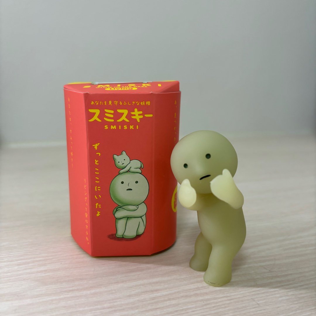 SMISKI LIVING SERIES HIDING FIGURINE, Everything Else on Carousell