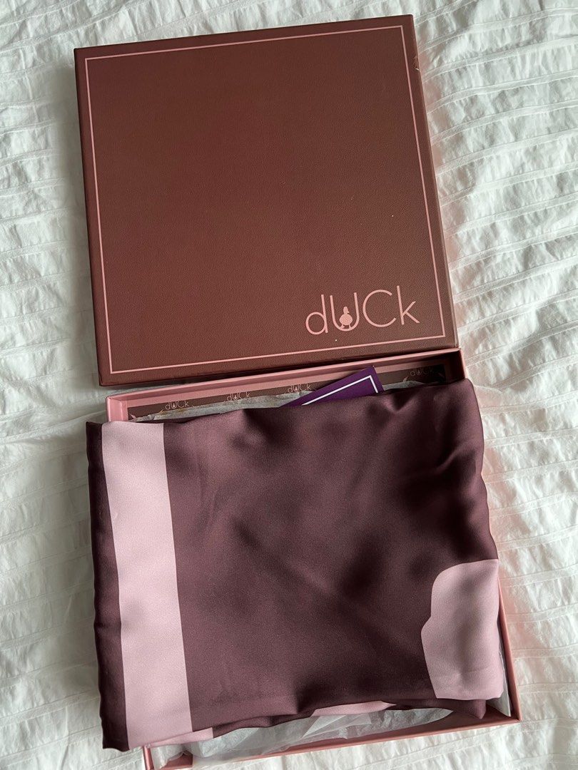The dUCk dUCK Shawl in Rosewood, Women's Fashion, Muslimah Fashion ...