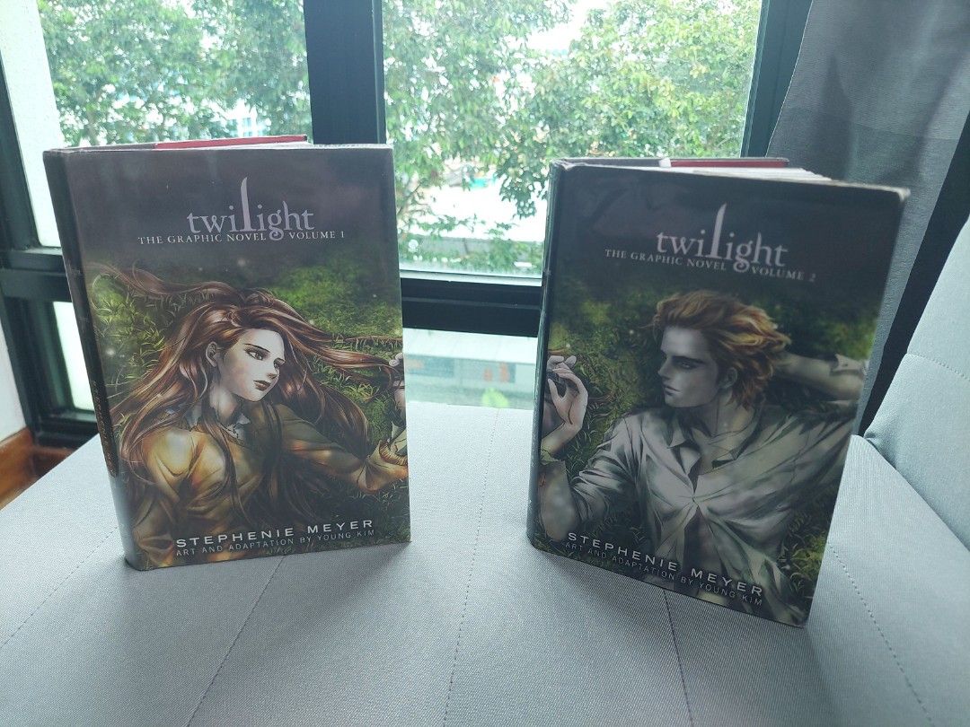 twilight GRAPHIC NOVEL vol 1 &2, Hobbies & Toys, Books & Magazines ...