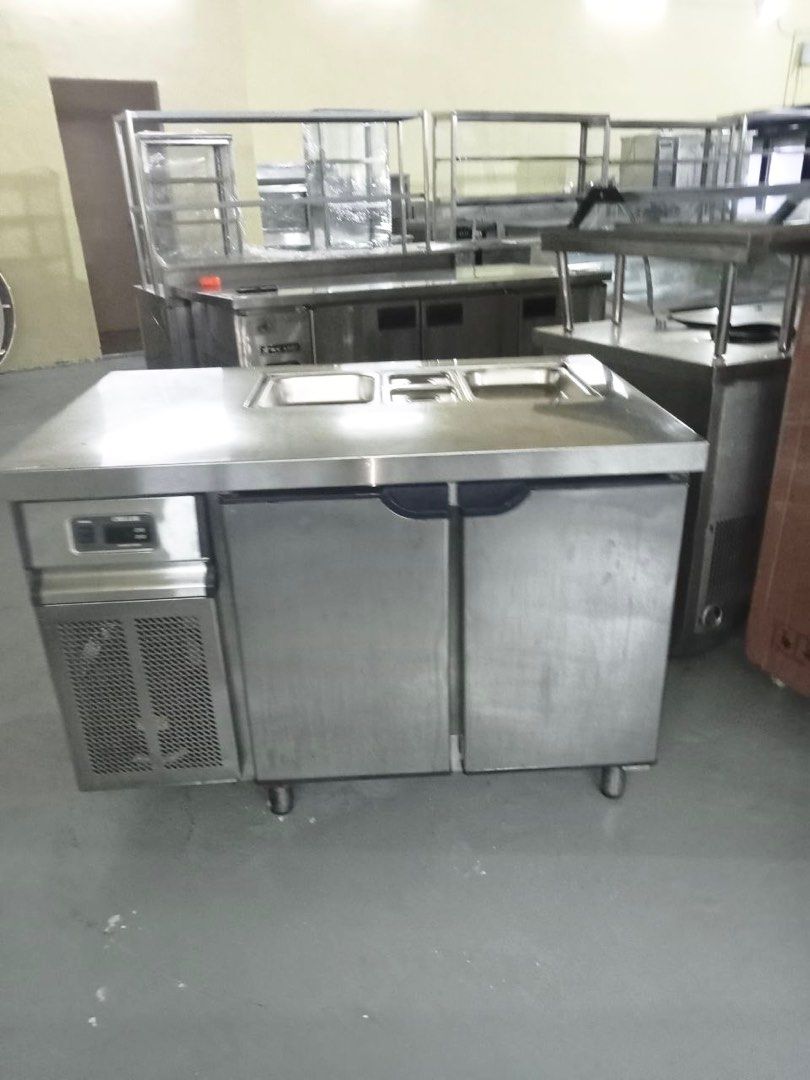 4 ft Couter Table top chiller ( sandwiches) Recon, TV & Home Appliances ...