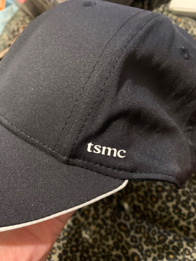 些許壓痕 二手 Tsmc 台積電 機能 老帽 棒球帽 cap, 他的時尚, 手錶及配件, 帽子在旋轉拍賣