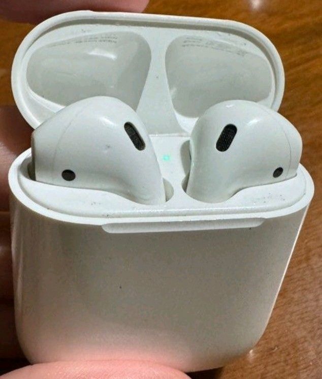 Apple Airpods 1st Gen, Audio, Earphones on Carousell
