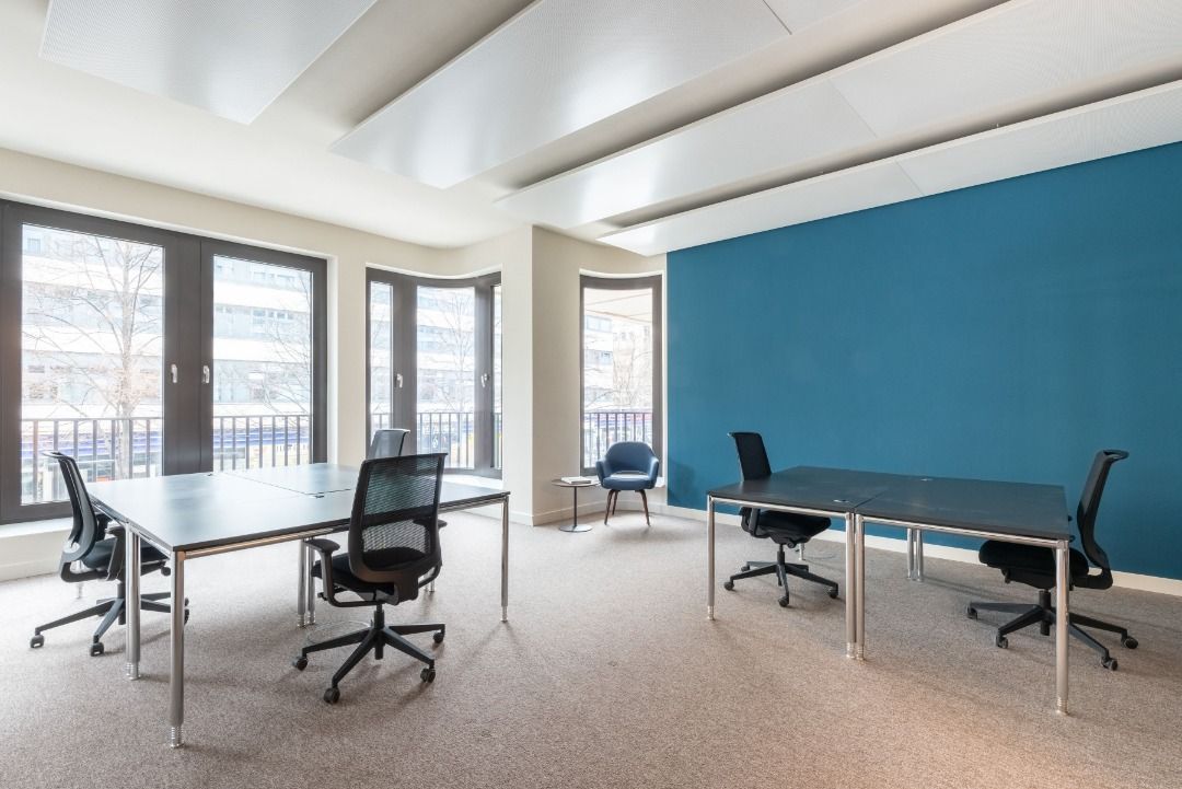 Book open plan office space for businesses of all sizes in Regus ...