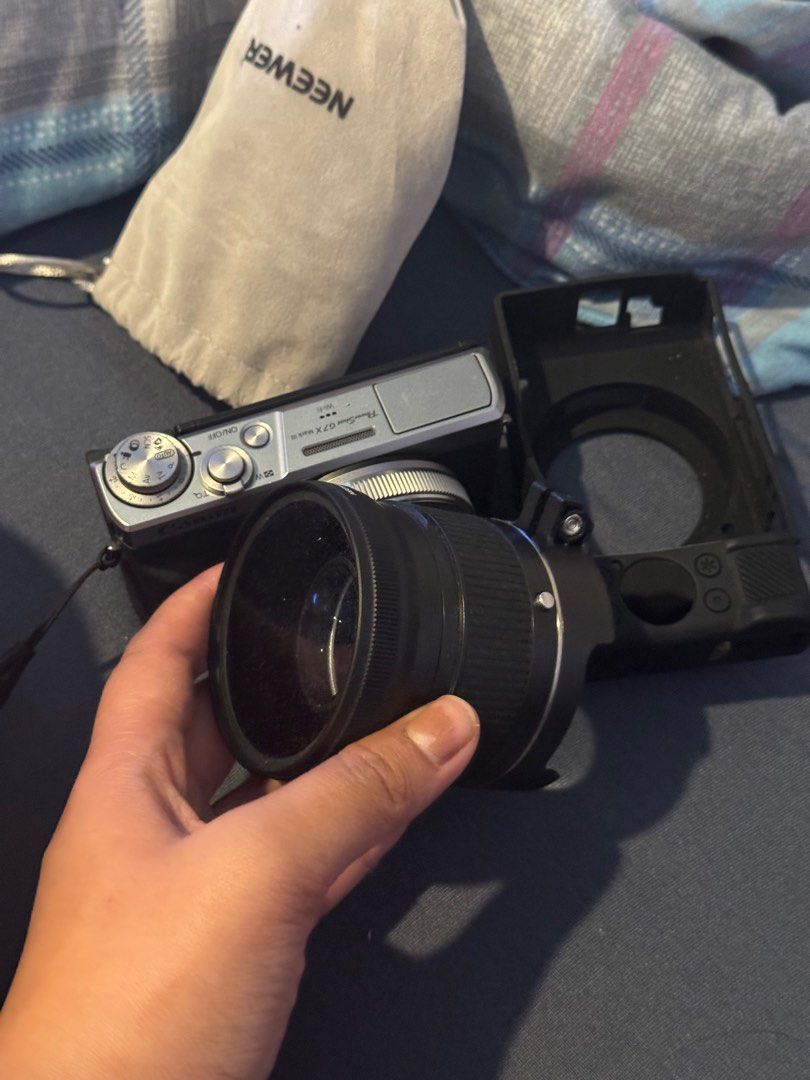 Canon g7x mark iii with neewer lens, Photography, Cameras on Carousell