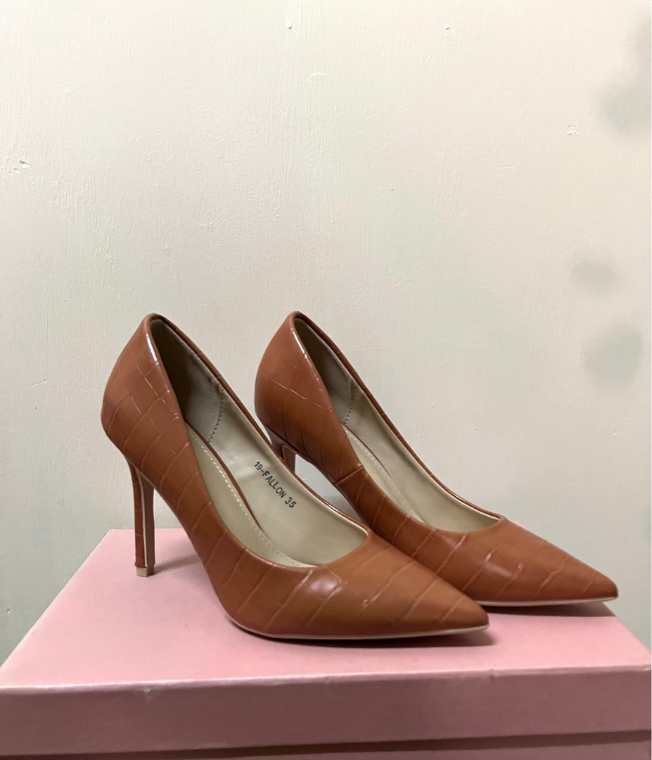 CMG Fallon Pumps in Tan (5), Women's Fashion, Footwear, Heels on Carousell