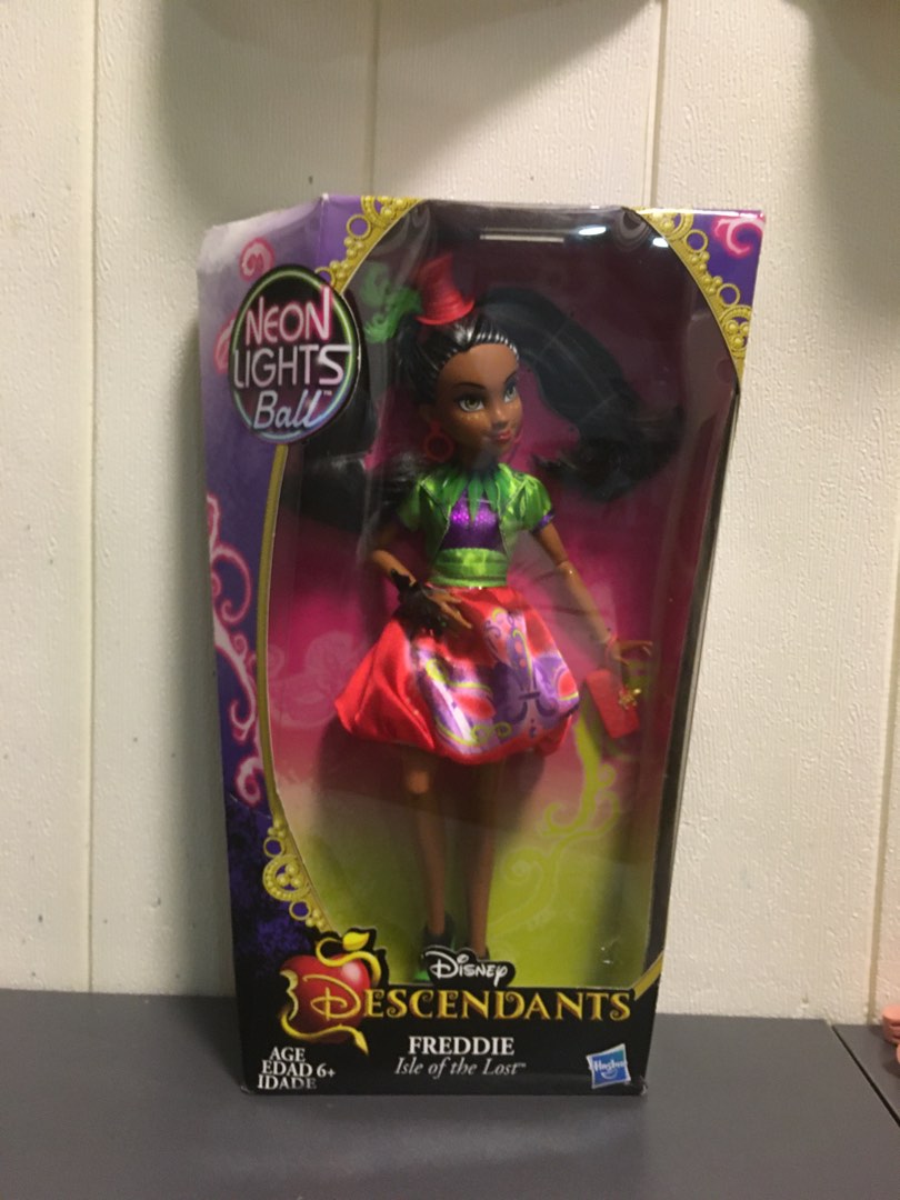 Disney Descendants : Freddie Isle of The Lost, 興趣及遊戲, 玩具 & 遊戲類 - Carousell