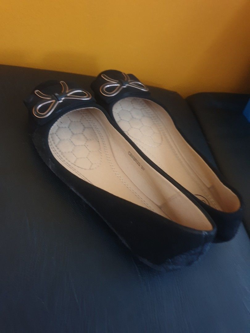 dullshoes, Women's Fashion, Footwear, Flats & Sandals on Carousell