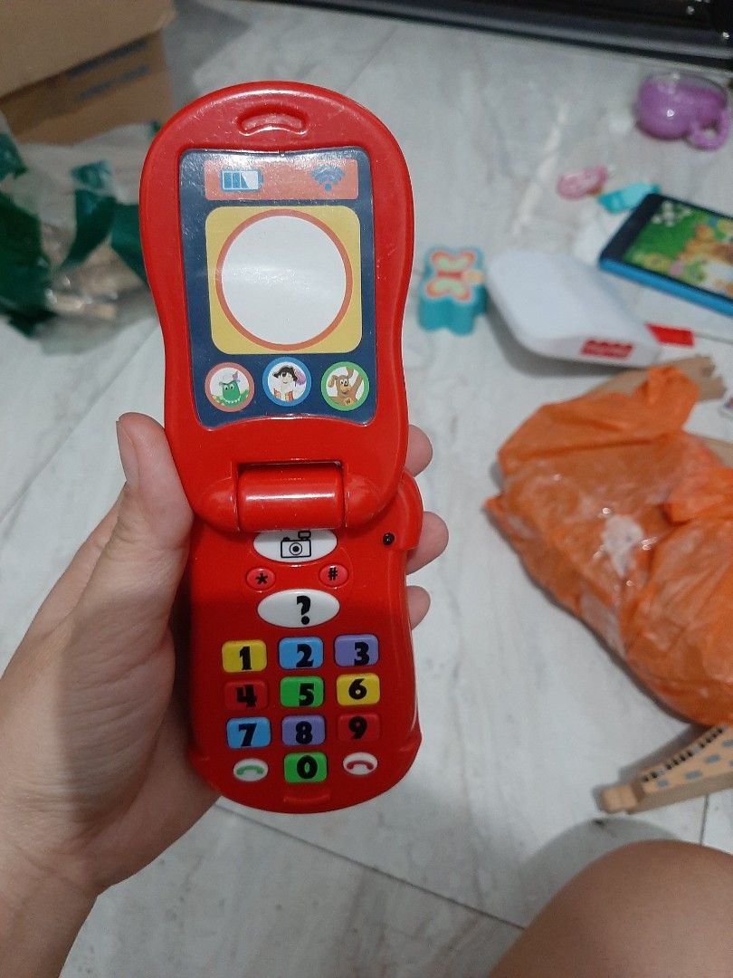 Handphone flip the wiggles, Toys & Collectibles, Mainan di Carousell