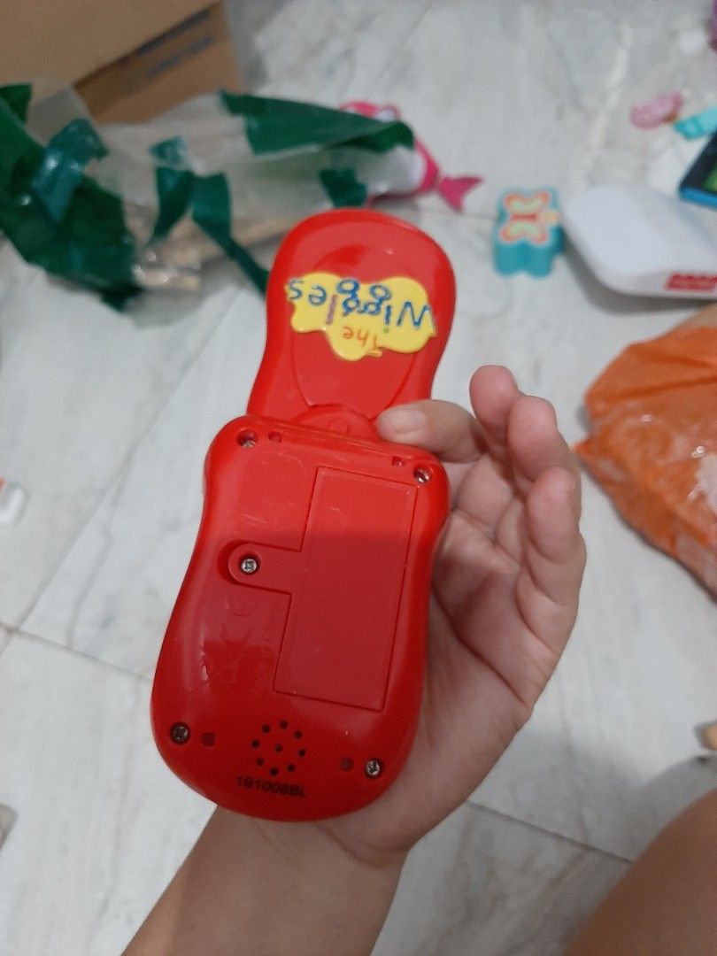 Handphone flip the wiggles, Toys & Collectibles, Mainan di Carousell