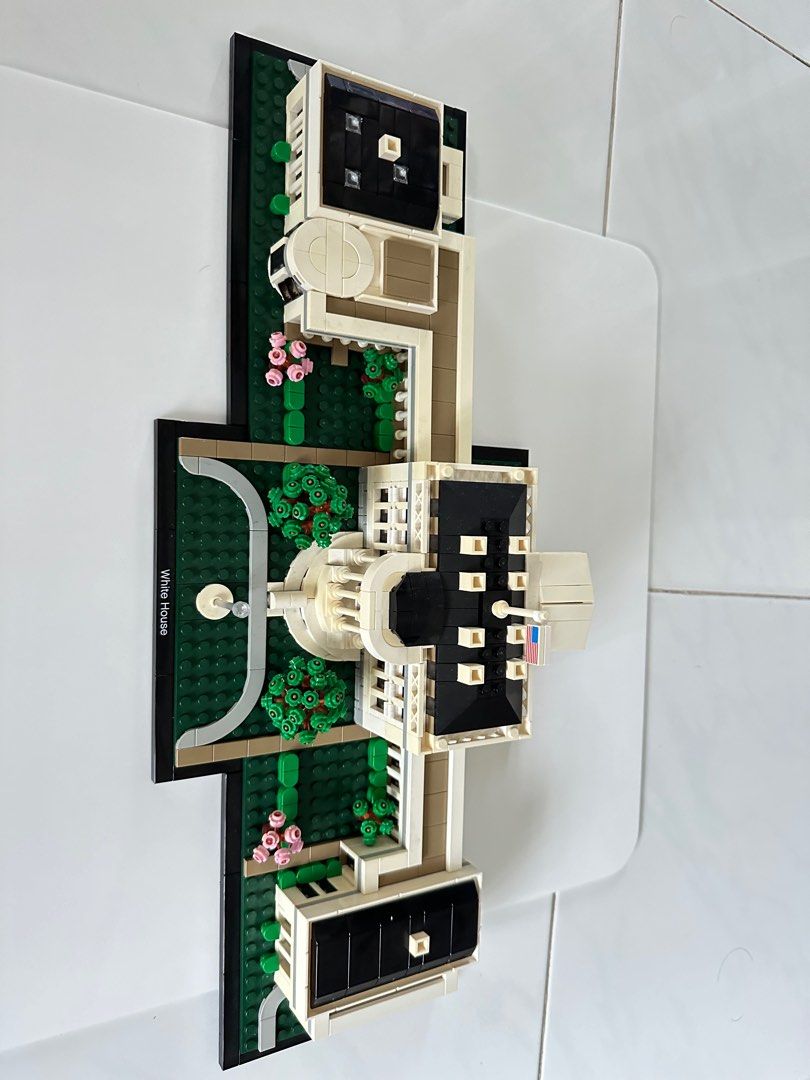 Lego Architecture 21054 the White House, fully assembled, Hobbies ...