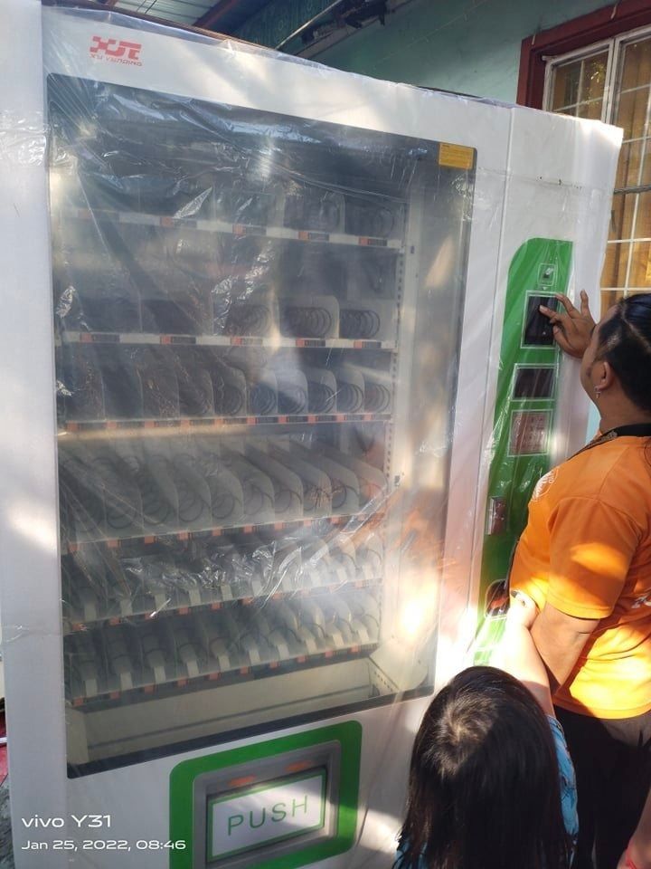 Non Cooling Vending Machine For Snacks, Everything Else, Looking For on ...