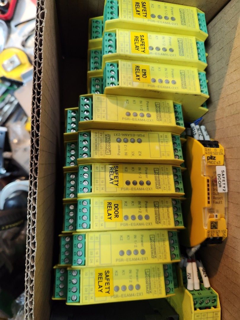 PHOENIX CONTACT SAFETY RELAY PSR-ESAM4/2X1, Computers & Tech, Parts ...