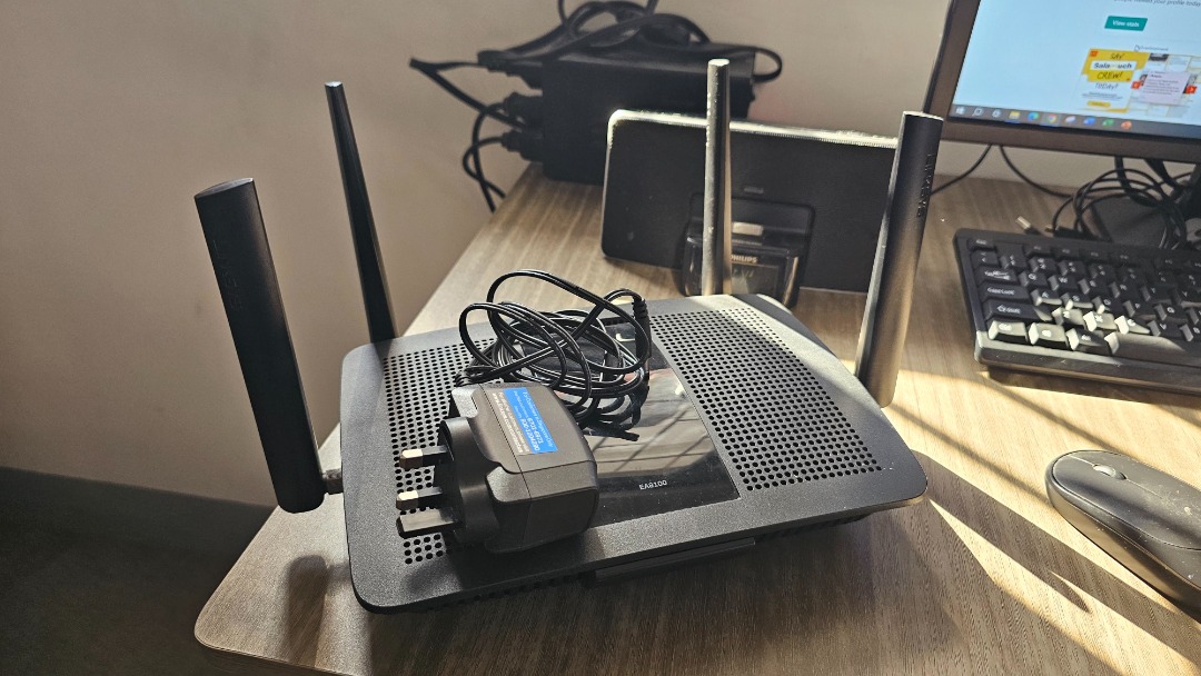 Router: LinkSYS EA8100 - Dual-Band AC2600 WiFi 5 Router, Computers ...