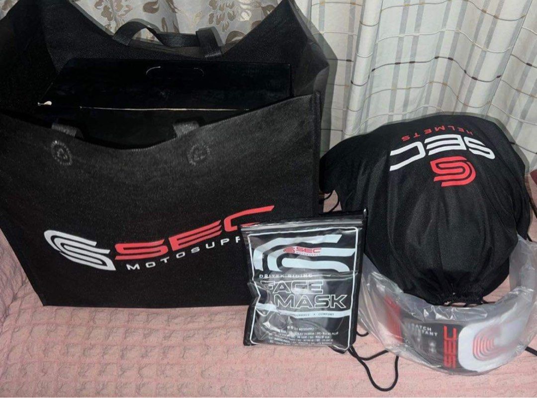 Sec White Full-Face Helmet SMALL, Motorbikes, Motorbike Parts ...