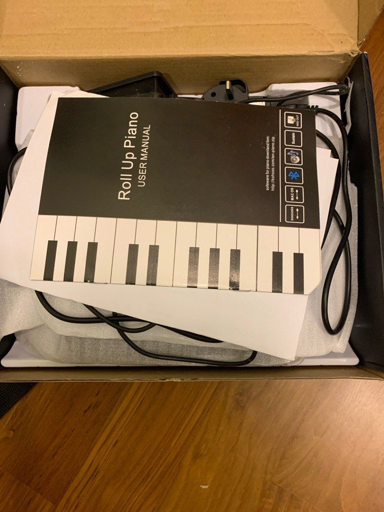 Silicon flexible roll up piano, Hobbies & Toys, Music & Media, Musical Instruments on Carousell