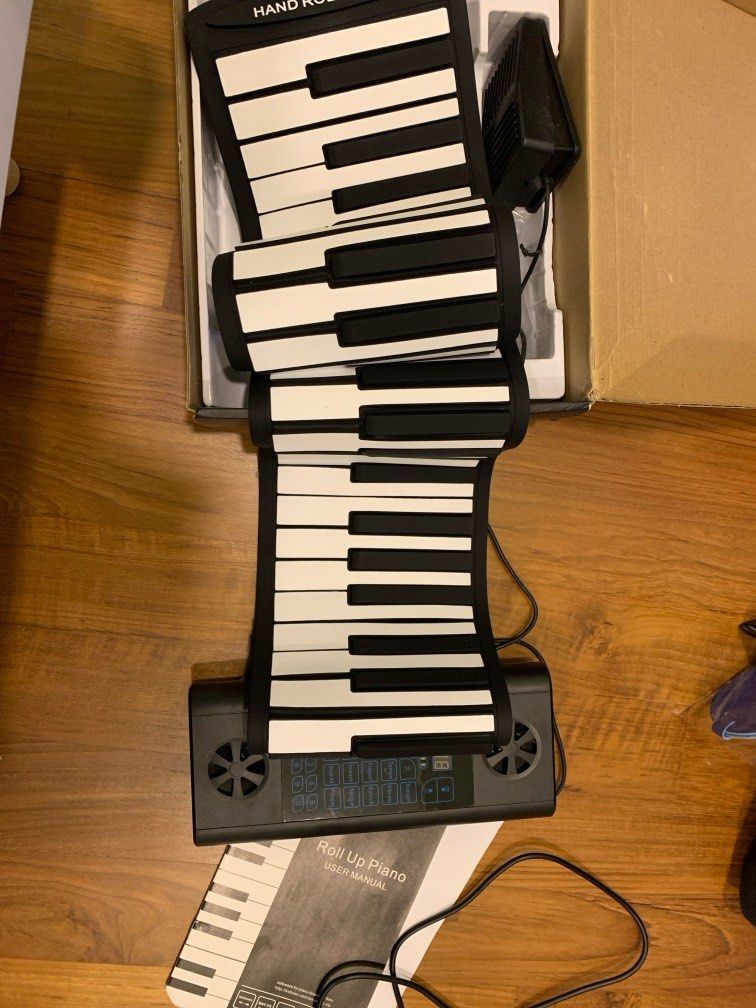 Silicon flexible roll up piano, Hobbies & Toys, Music & Media, Musical Instruments on Carousell