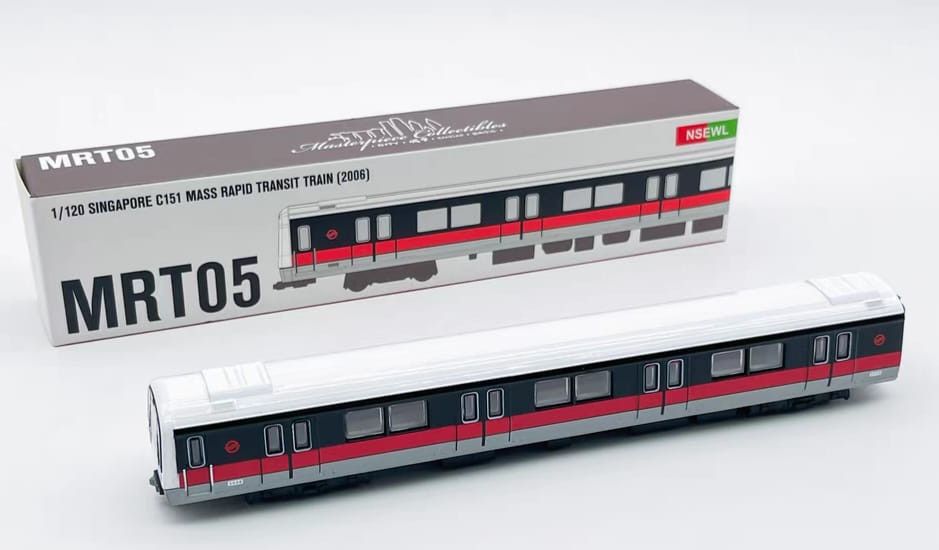 SMRT Train (2006) NS/EW Line with Track, Free Delivery, Hobbies & Toys ...
