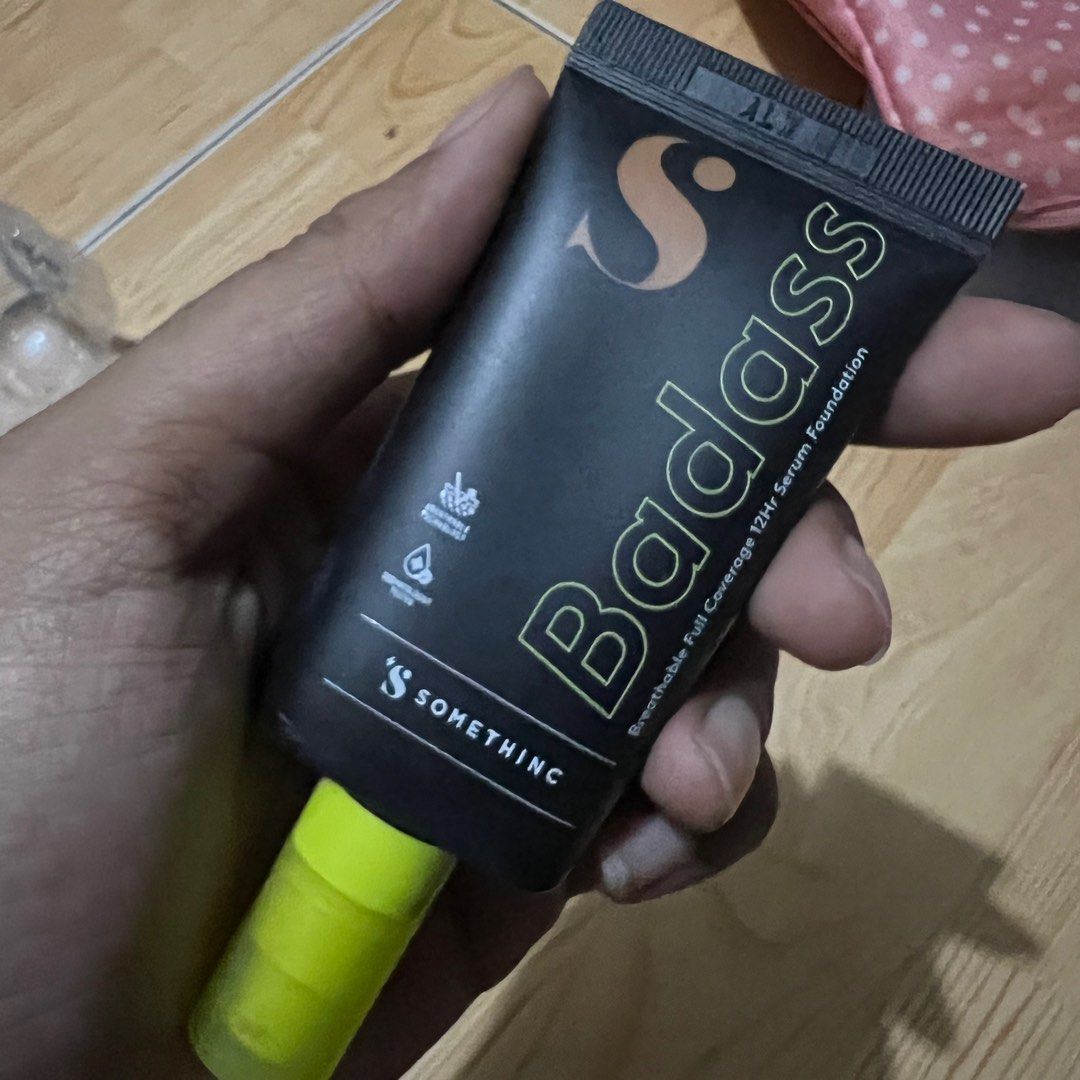 Somethinc badass foundation shade Goddess, Kesehatan & Kecantikan, Rias ...