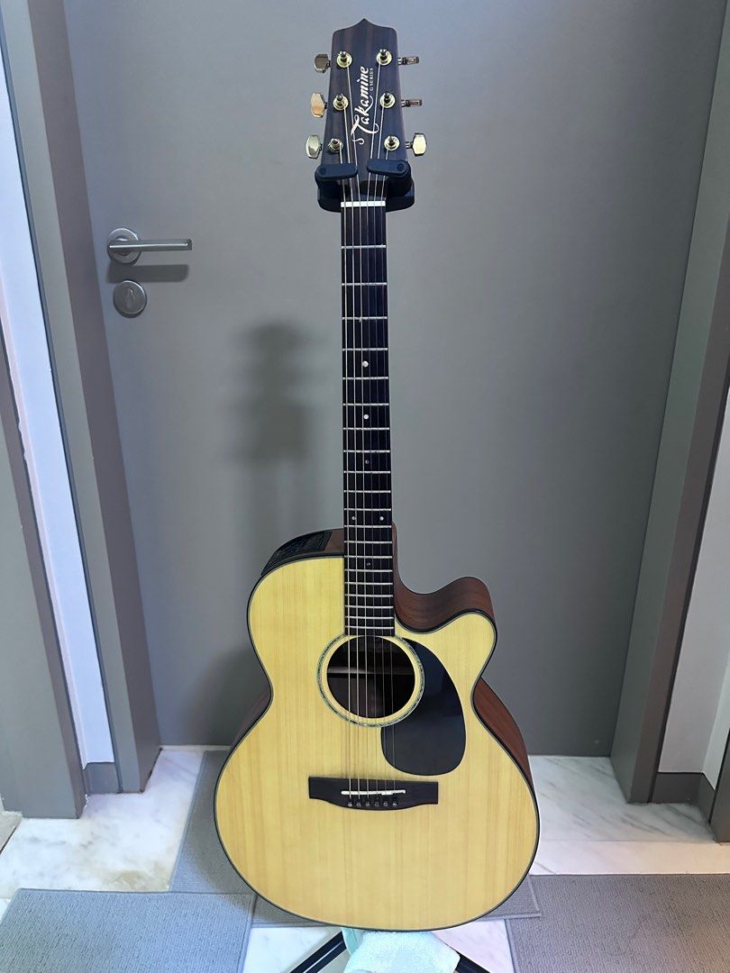 Takamine G series acoustic guitar, Hobbies & Toys, Music & Media ...