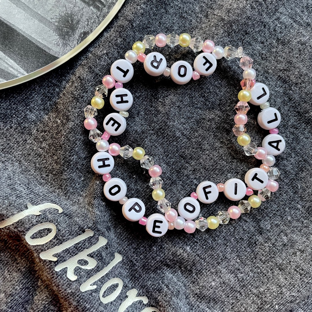 Taylor Swift friendship bracelet, Women's Fashion, Jewelry & Organizers ...