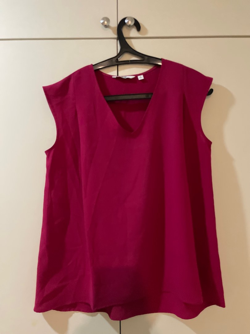 Uniqlo Red Top, Women's Fashion, Tops, Sleeveless on Carousell