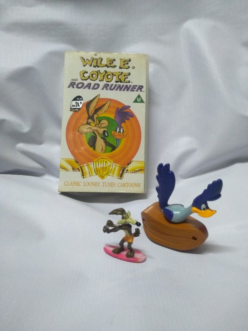 Vintage Road Runner and Wile Coyote VHS Tape with Figures, Hobbies ...