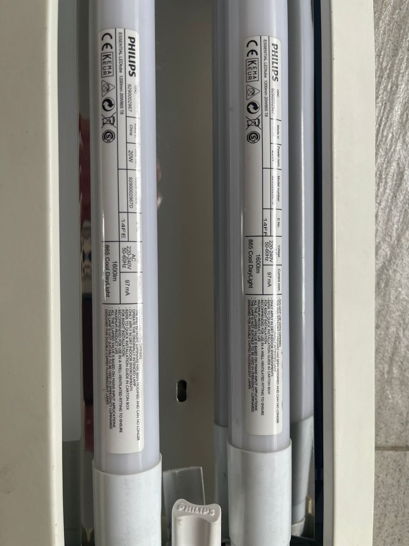 4ft dual LED tube casing holder + 2 LED fluorescent tubes (Philips ...