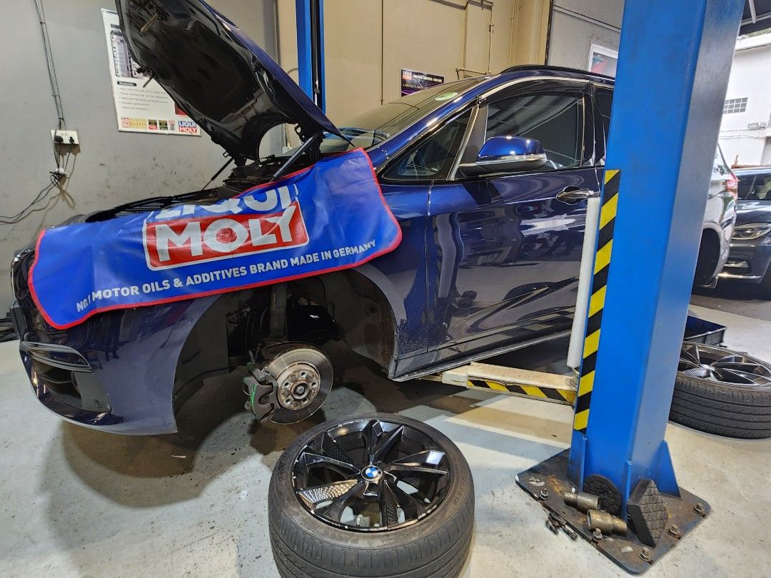 BMW F45 216D Change Front Bilstein B4 Absorber, Original Absorber ...
