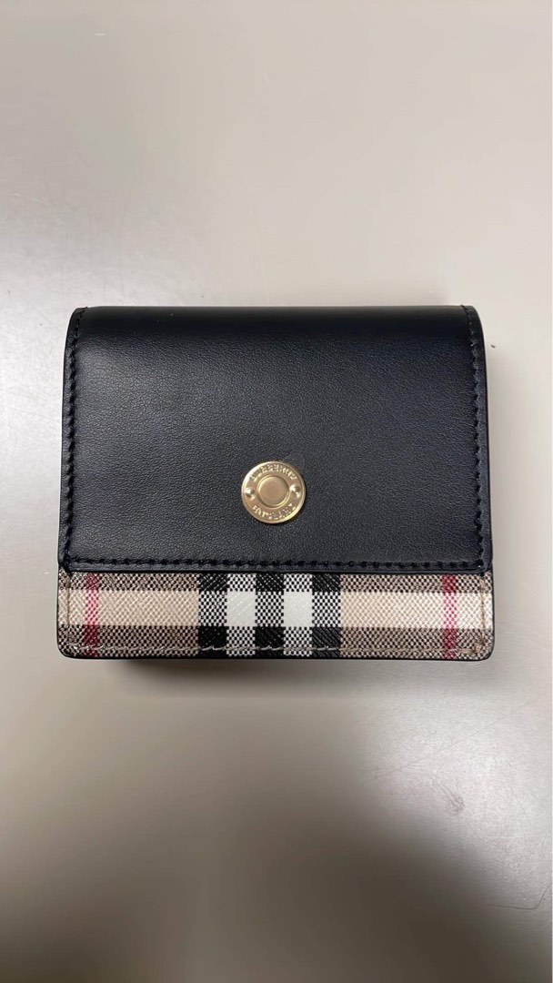 BURBERRY Wallet, Luxury, Bags & Wallets on Carousell