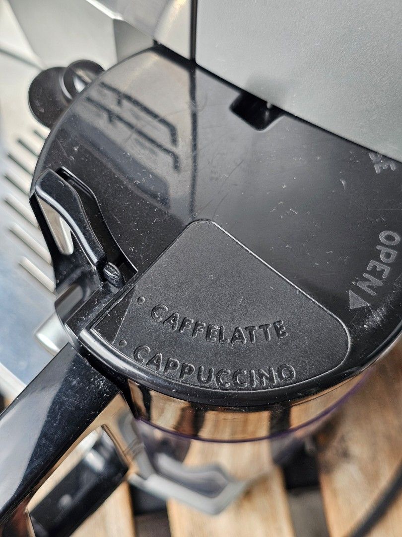 Delonghi Magnifica Pronto Cappuccino Espresso Coffee Machine, TV & Home ...