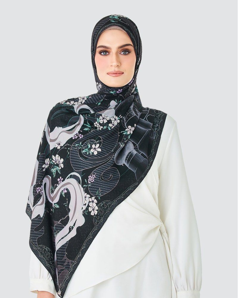 Disney x Naelofar Aladdin Shawl in Black, Women's Fashion, Muslimah ...
