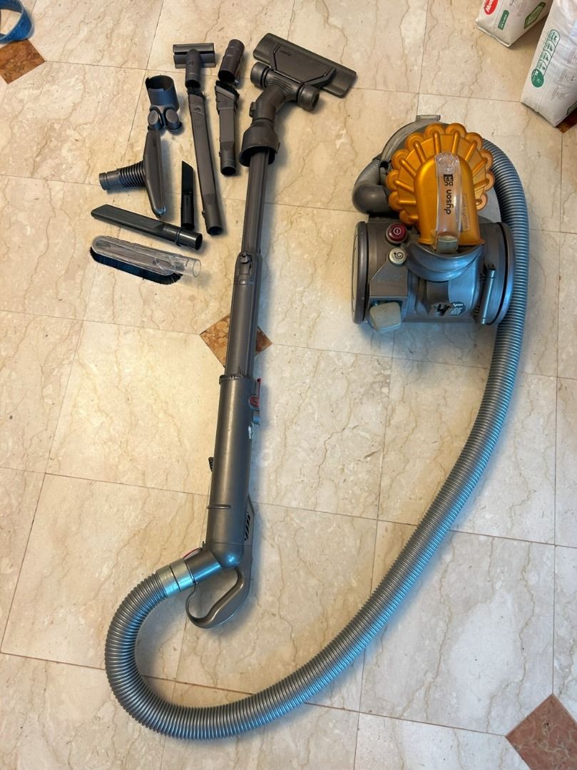Dyson DC22 Vacuum Cleaner, TV & Home Appliances, Vacuum Cleaner ...
