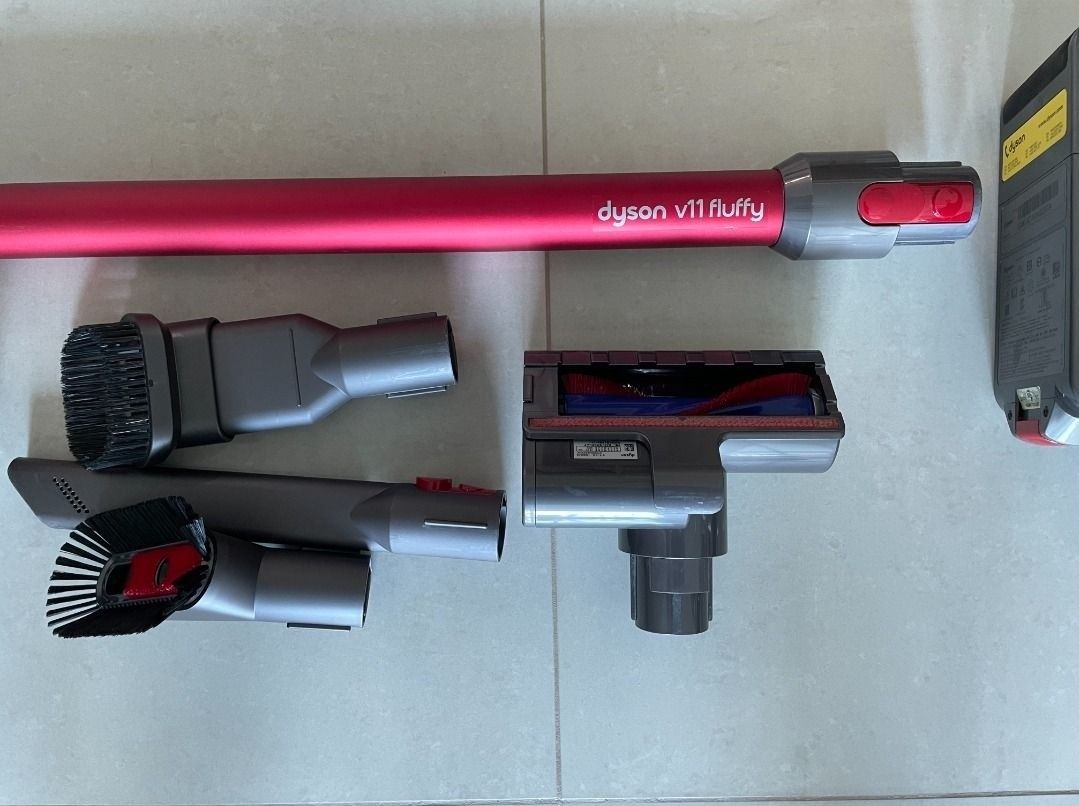 Dyson V11 Fluffy (include dok stand worth $205), TV & Home Appliances ...