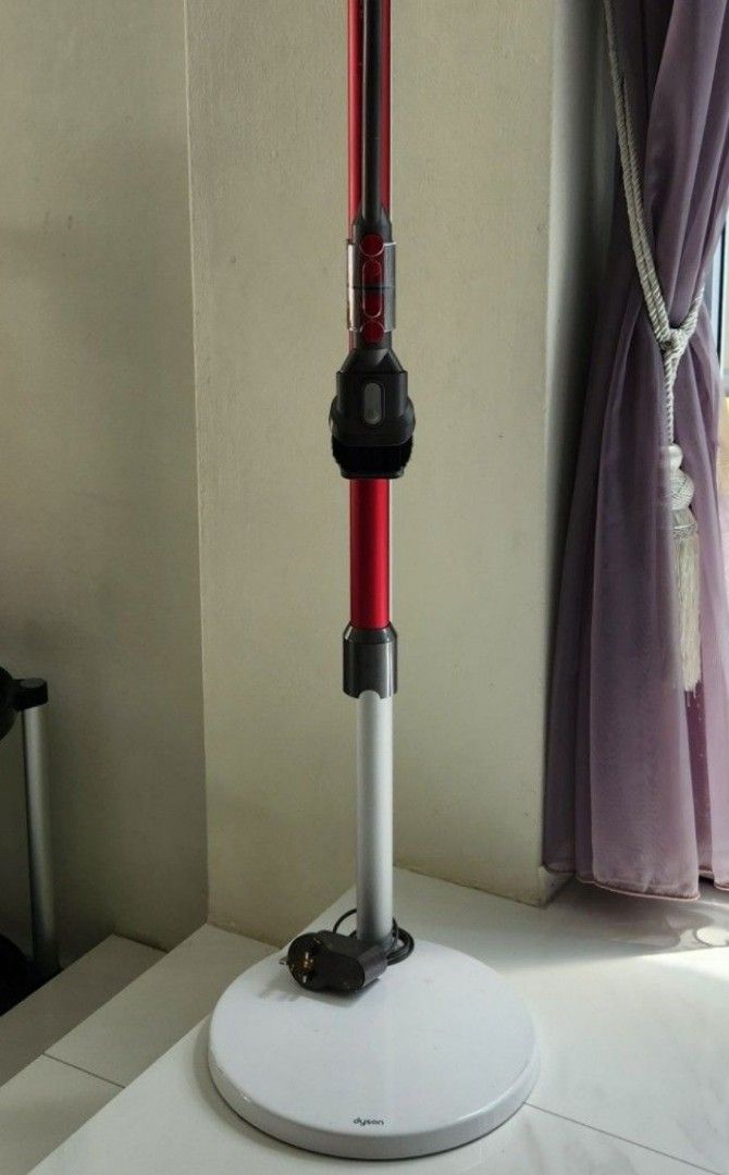 Dyson V11 Fluffy (include dok stand worth $205), TV & Home Appliances ...