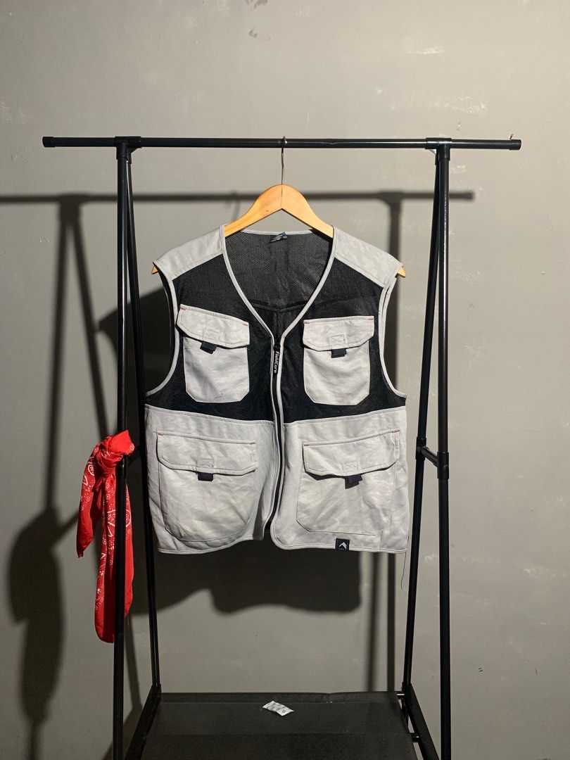 fieldcore tactical vest, Fesyen Pria, Pakaian , Baju Luaran di Carousell