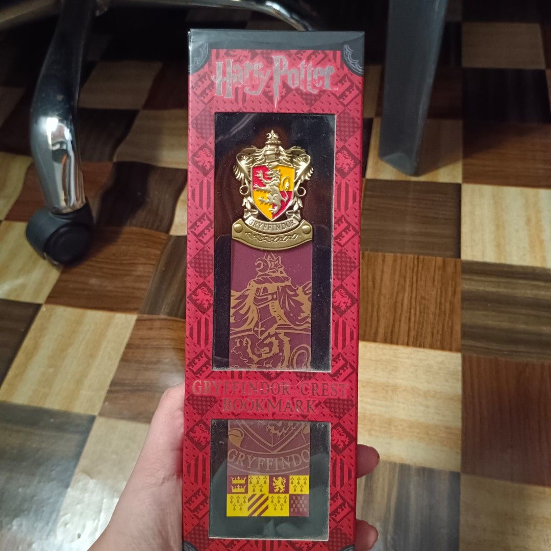 Harry Potter Gryffindor Crest Bookmark, Hobbies & Toys, Stationary ...
