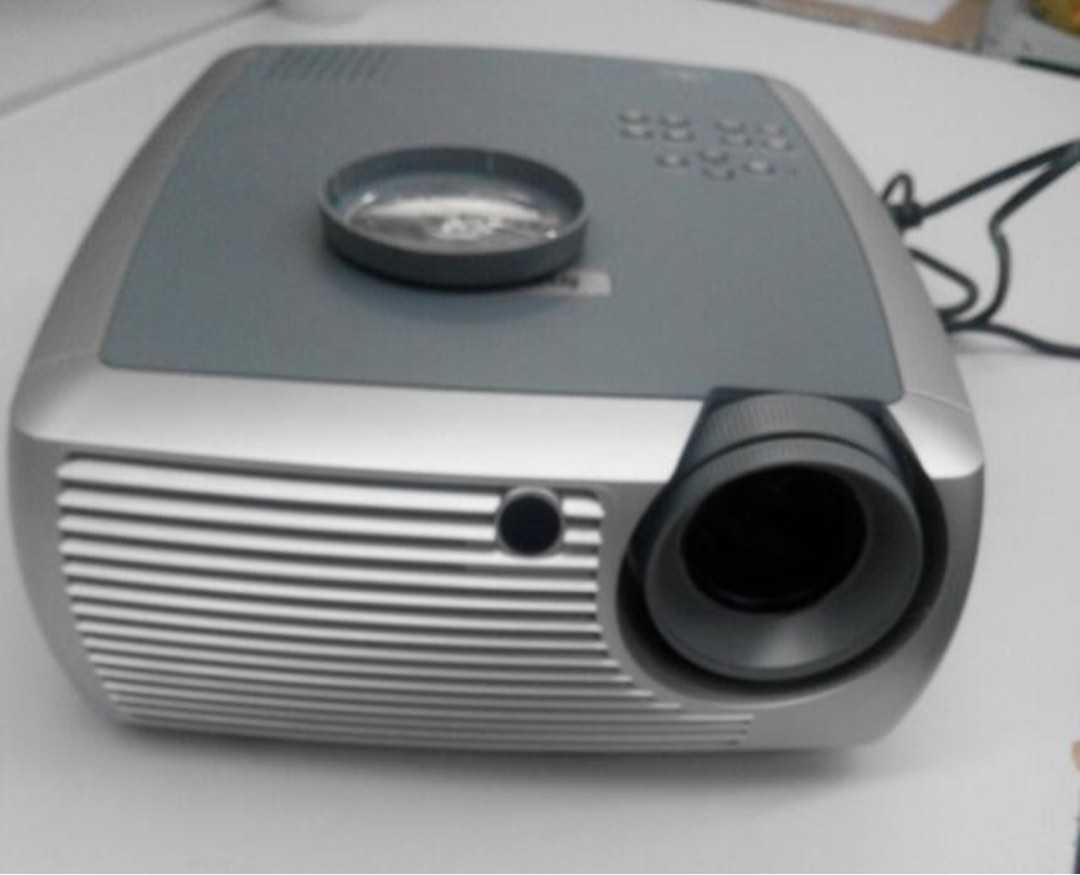 Infocus X1 Projector with carry bag, TV & Home Appliances, TV ...