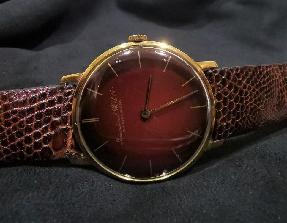 IWC 2500 18K GOLD WITH VIGNETTE RED DIAL, Men's Fashion, Watches ...