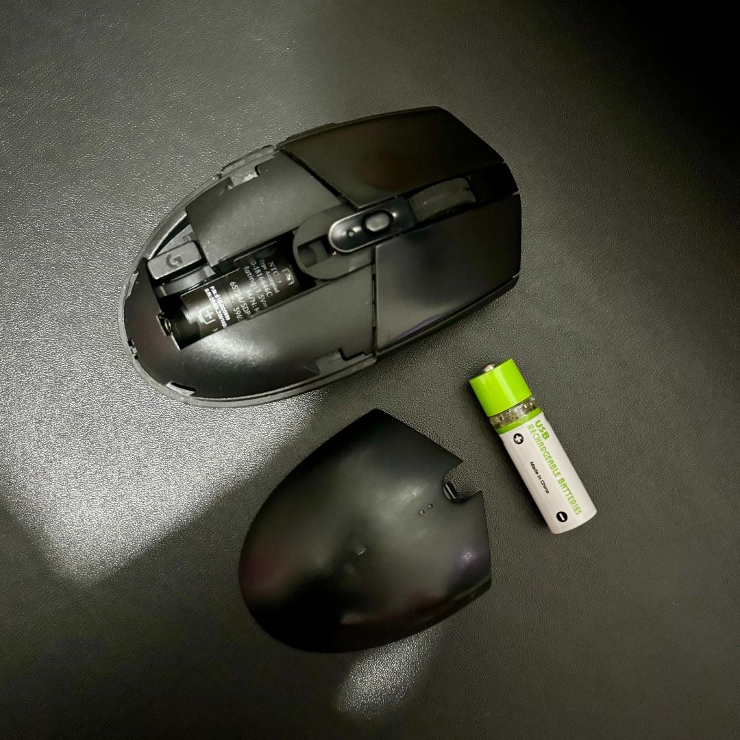 Logitech G304 Lightspeed Wireless Gaming Mouse (Black) + Free USB ...