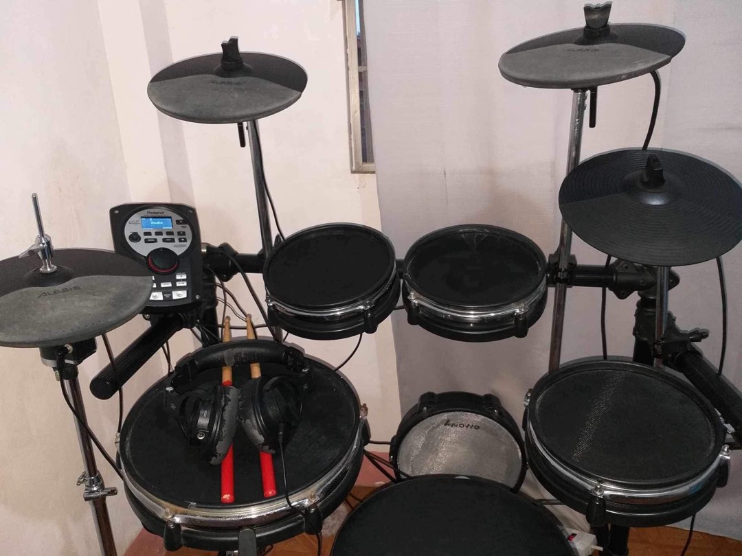 Module Roland td11 cymbals, snare, and toms alesis, Hobbies & Toys ...