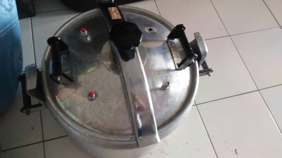 Presure Cooker Sesuai untuk Restoran/catering, Looking For on Carousell