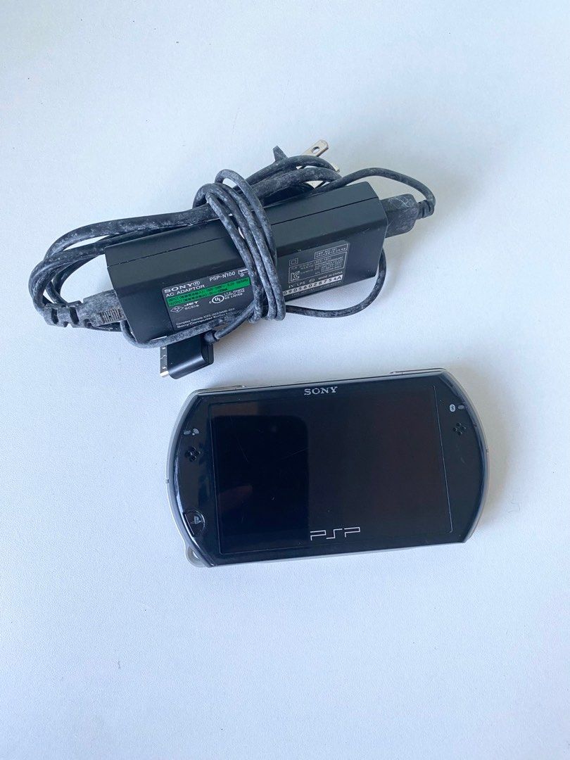 PSP go + orig charger ~ defective unit, Video Gaming, Video Game ...