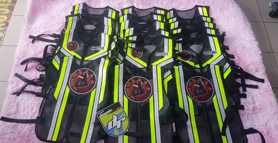 Reflectorized Vest, Men's Fashion, Activewear on Carousell