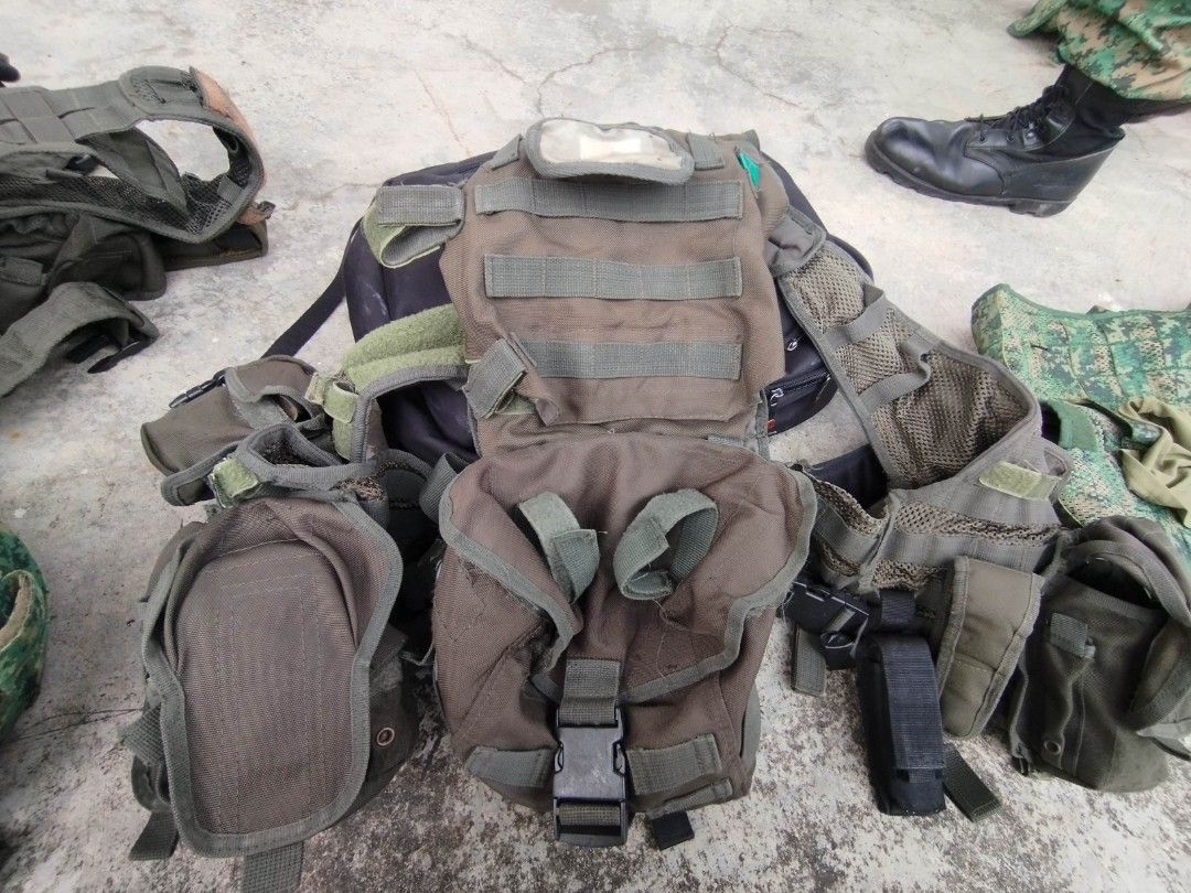 Saf lbv battle vest, Sports Equipment, Hiking & Camping on Carousell