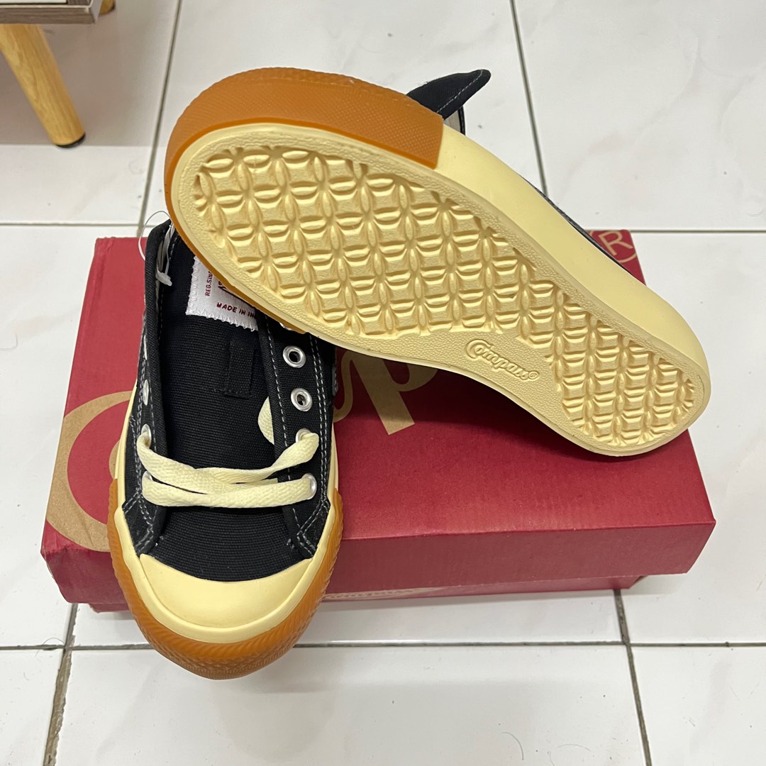 SEPATU COMPASS GAZELLE LOW BLACK GUM, Women's Fashion, Footwear ...