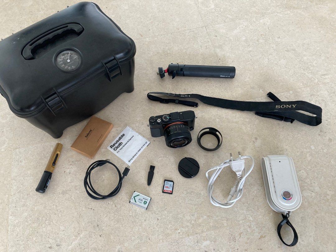 Sony RX1 full frame mirrorless camera + accessories bundle, Photography ...