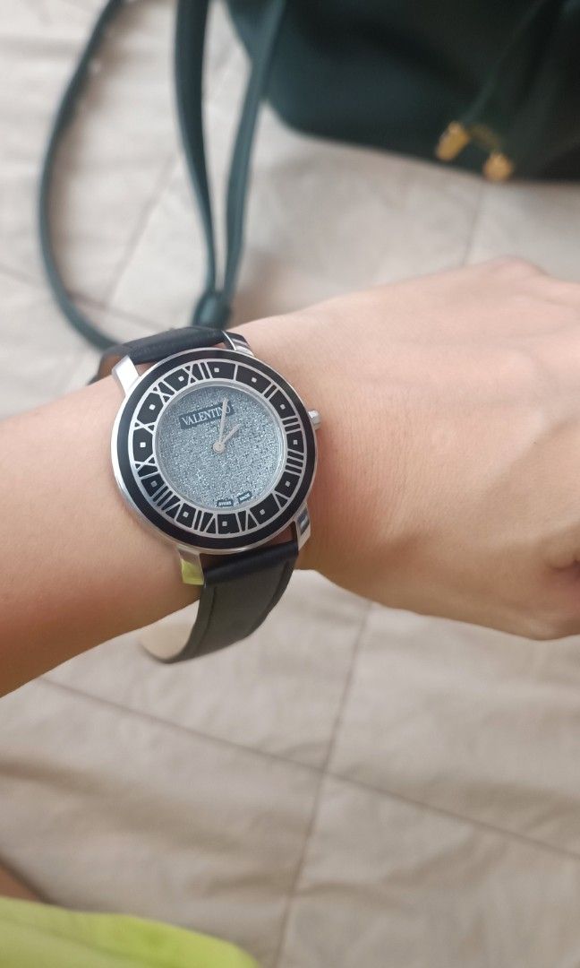 Valentino Swiss made( Sapphire Crystal), Women's Fashion, Watches ...